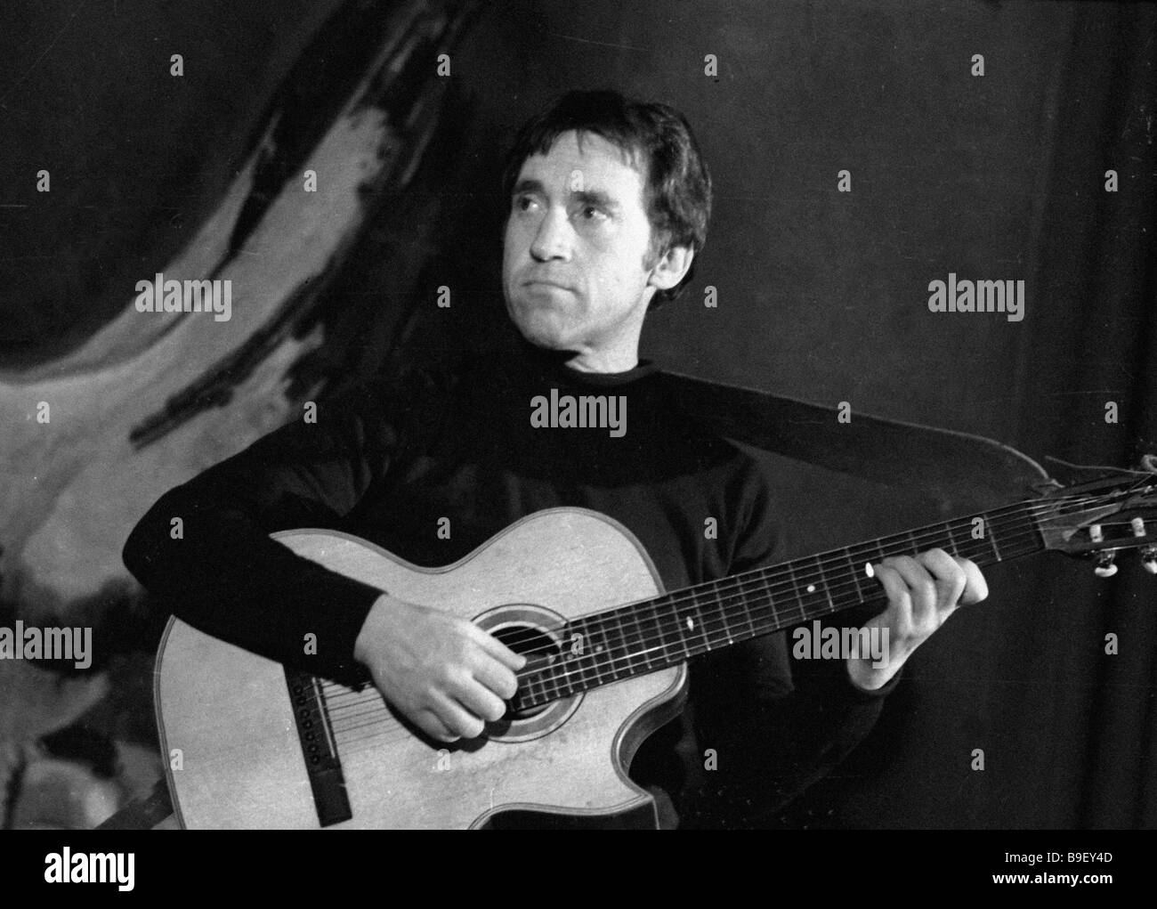 Theatre and film actor Vladimir Vysotsky performing Stock Photo - Alamy