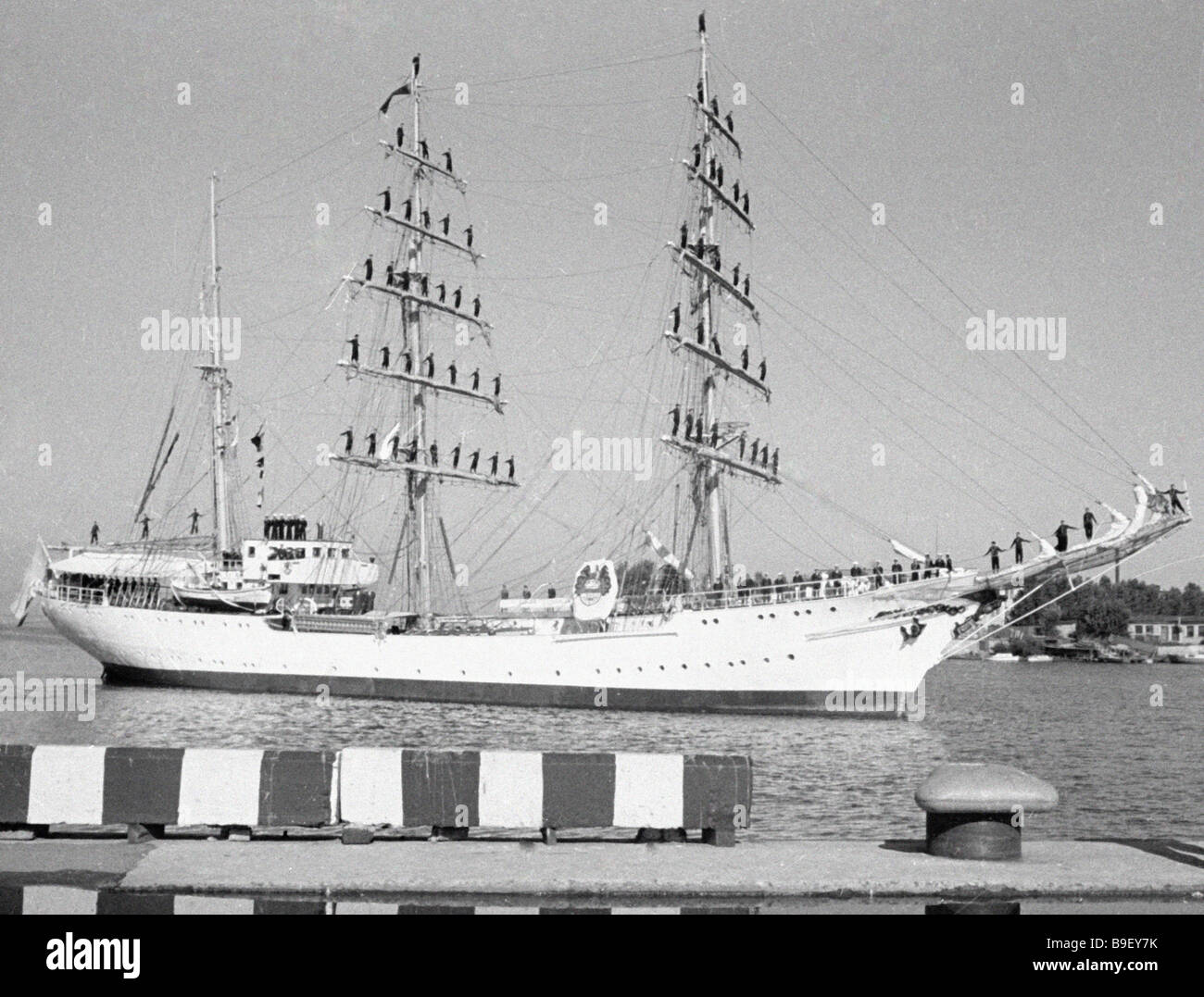 The Gloria Columbian training ship Leningrad St Petersburg port Stock ...