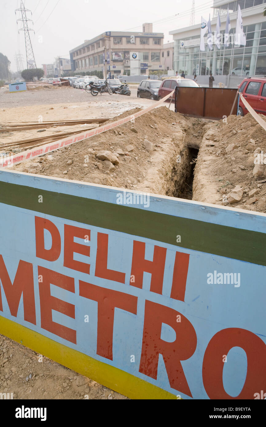 Delhi metro construction hi-res stock photography and images - Alamy