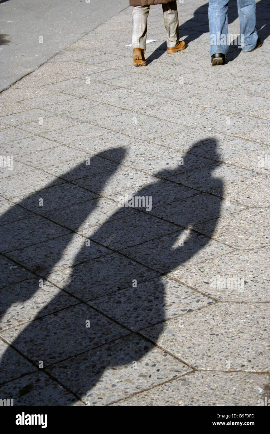 Two men silhouette street hi-res stock photography and images - Alamy