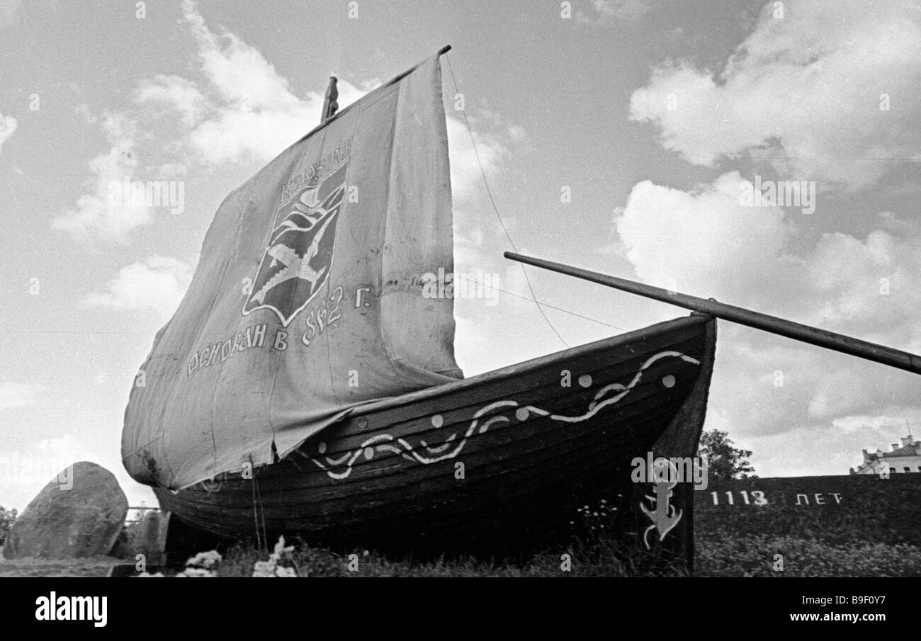 An exact replica of an ancient Russian boat that plied northern rivers ...