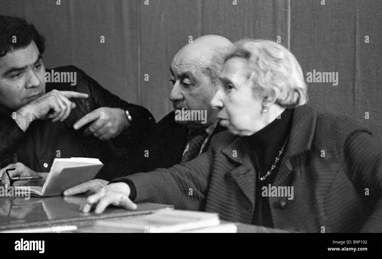 People s Artist of the R S F S R Maria Knebel right teaches future ...
