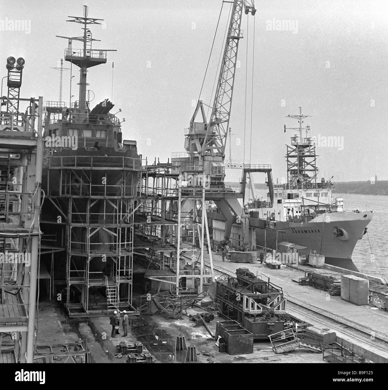 Assembling sea going vessels in the Baltiya shipyards in Klaipeda Stock ...