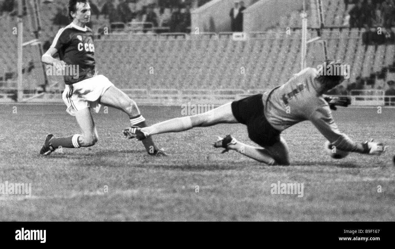 USSR national football team half back and Moscow SPARTEK FC player Yuri ...