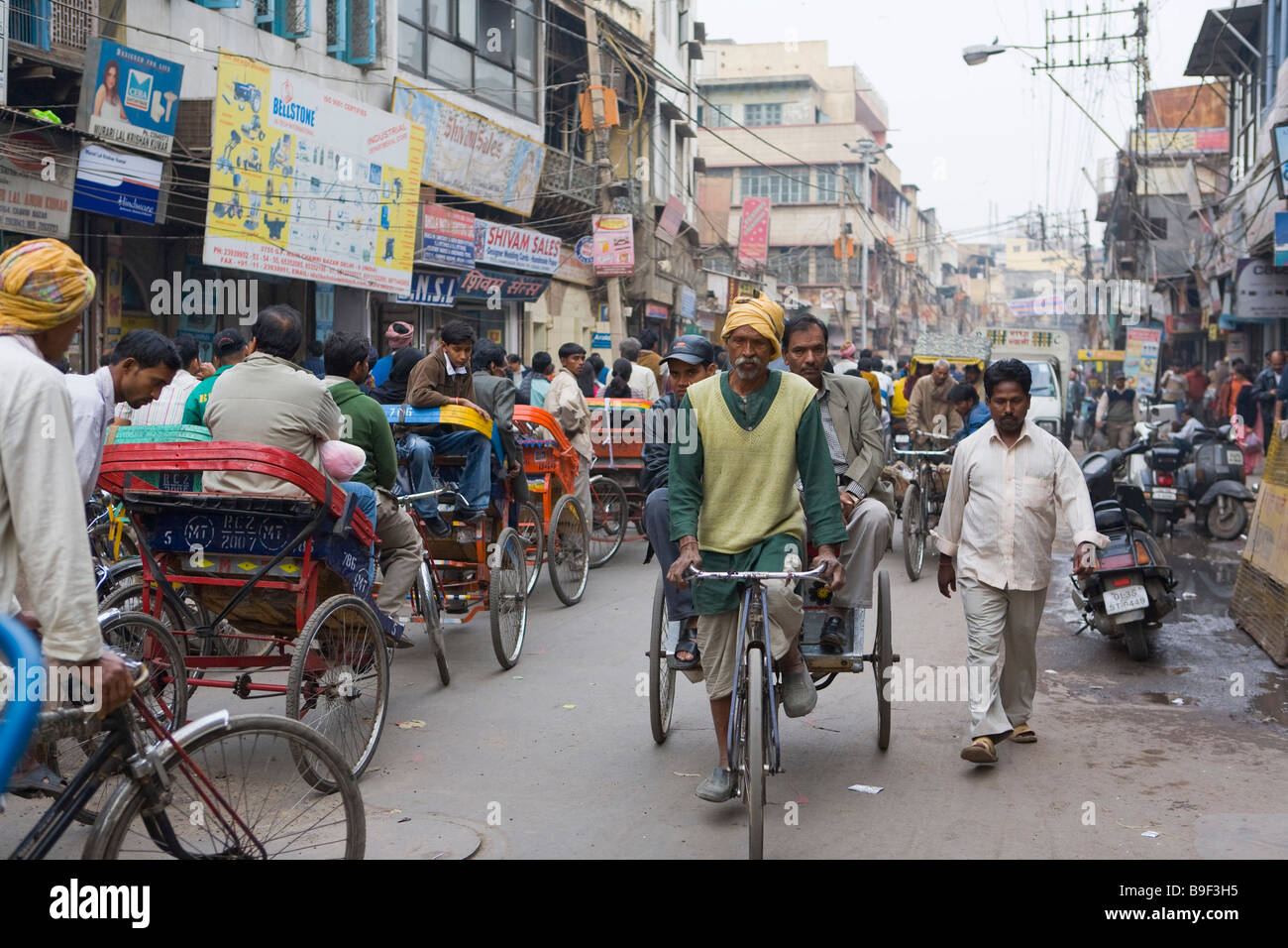 Indian bazar road hi-res stock photography and images - Alamy
