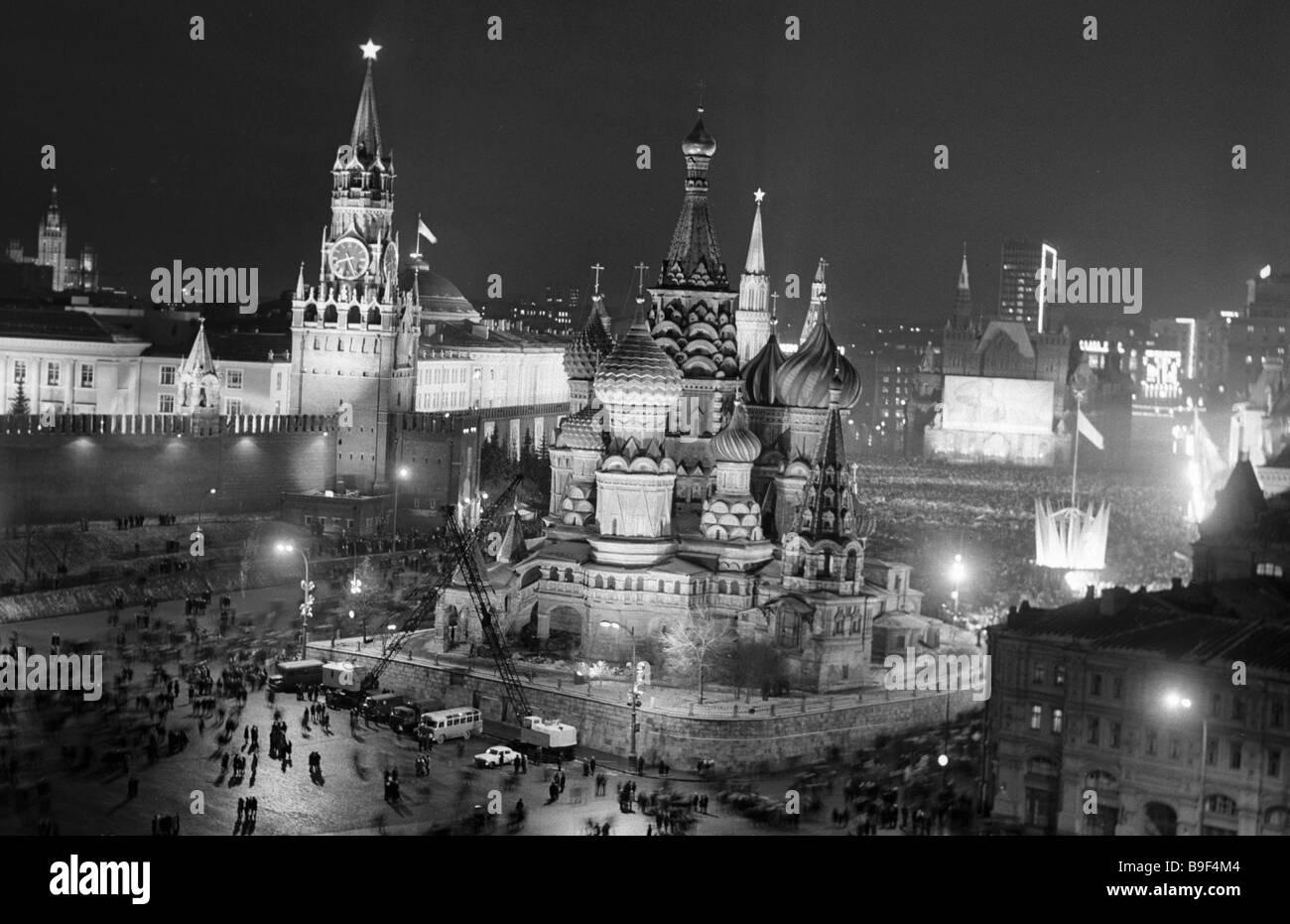 The Kremlin and the Cathedral of St Basil the Blessed during 55th Great ...
