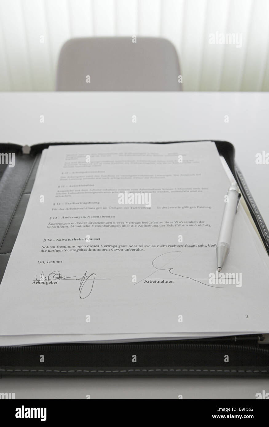 Document employment contract signature s detail series employees ...
