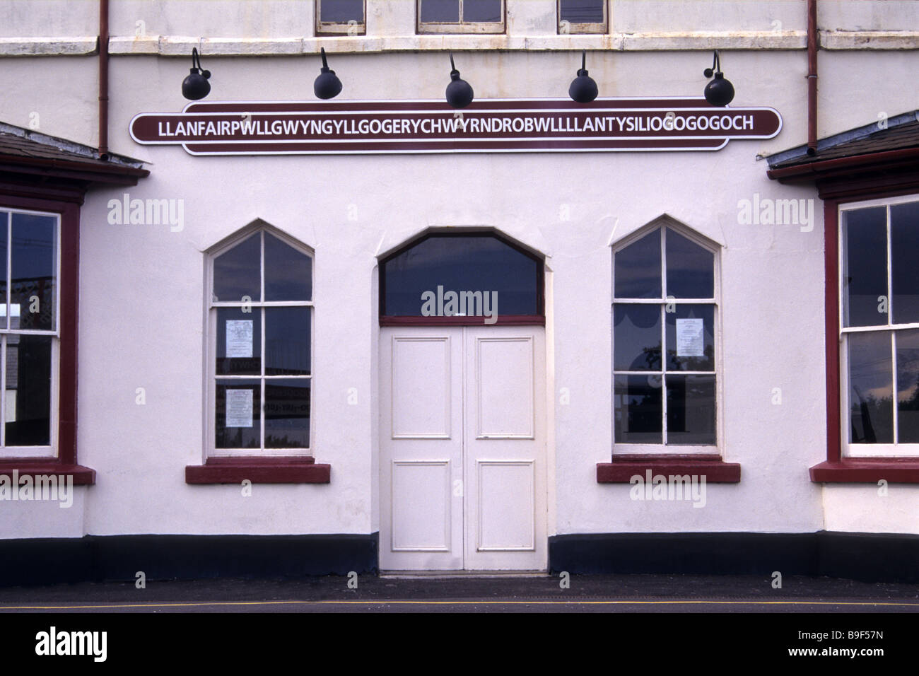 Llanfair pg railway station sign hi-res stock photography and images ...