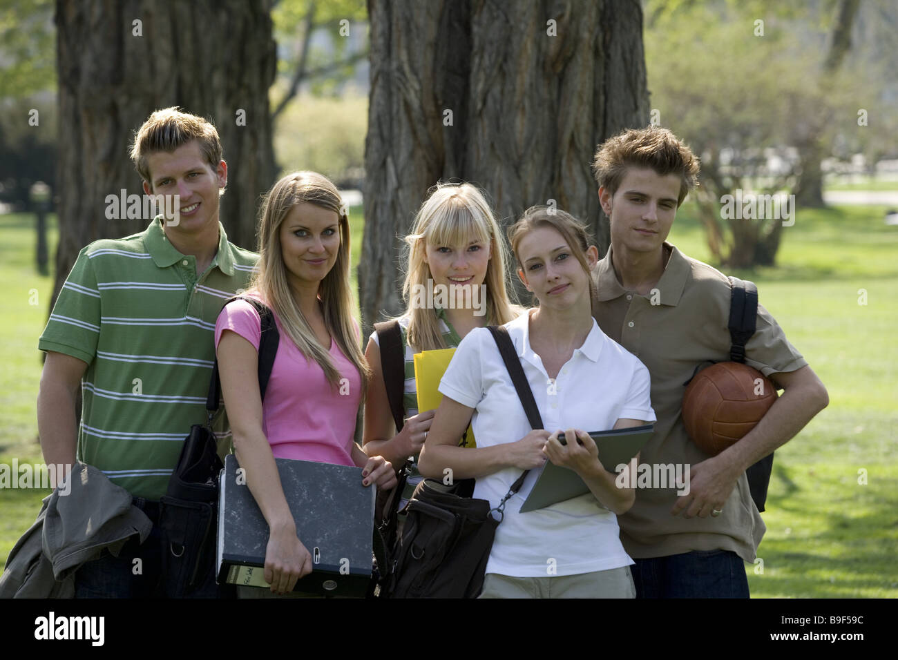 Park students cheerfully group-picture series people teenagers students ...