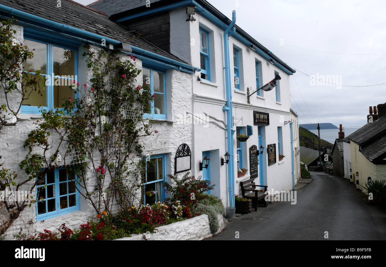 Cornish pub hi-res stock photography and images - Alamy