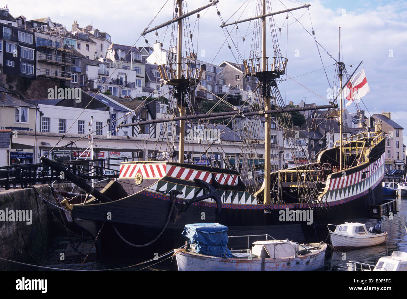 Old ship images hi-res stock photography and images - Alamy
