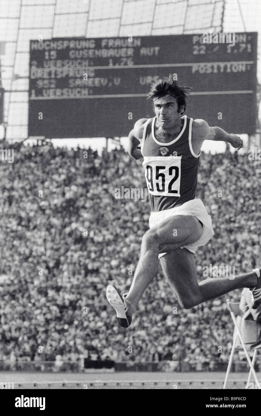 Track and field athlete accelerates before jump Stock Photo - Alamy