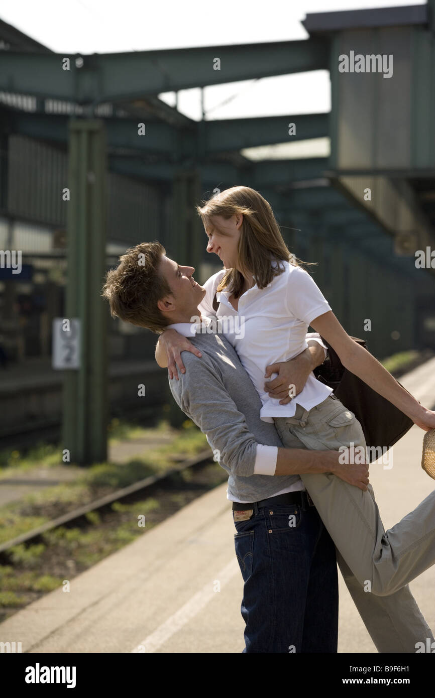 Platform couple greedsing embrace cheerfully series people love-pair ...