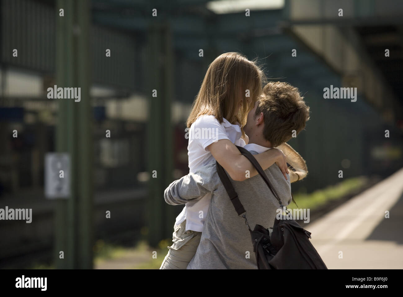 Platform couple greedsing embrace cheerfully series people love-pair ...