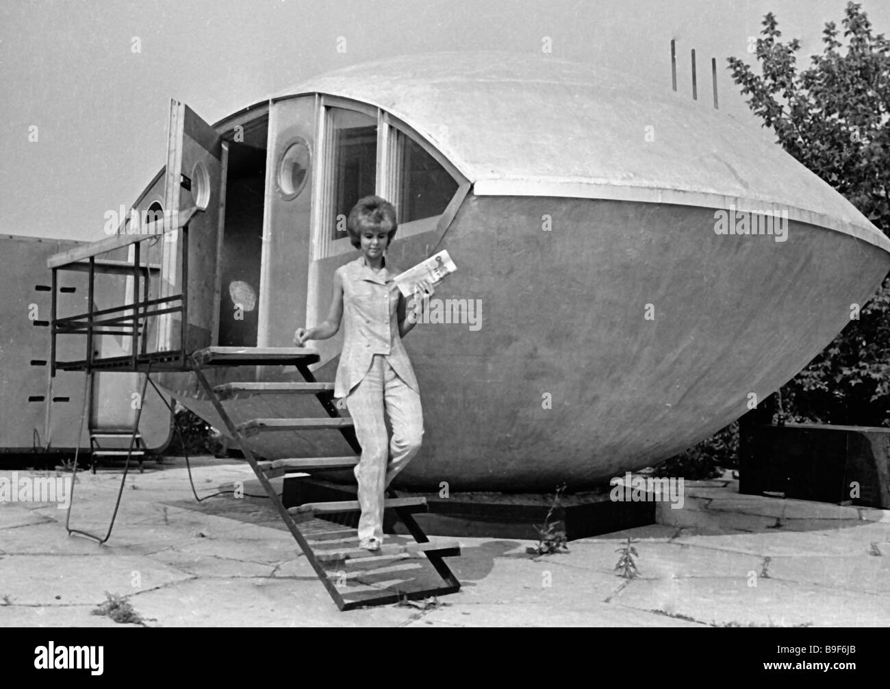 Mobile ferrocement house for Polar researchers geologists and building ...