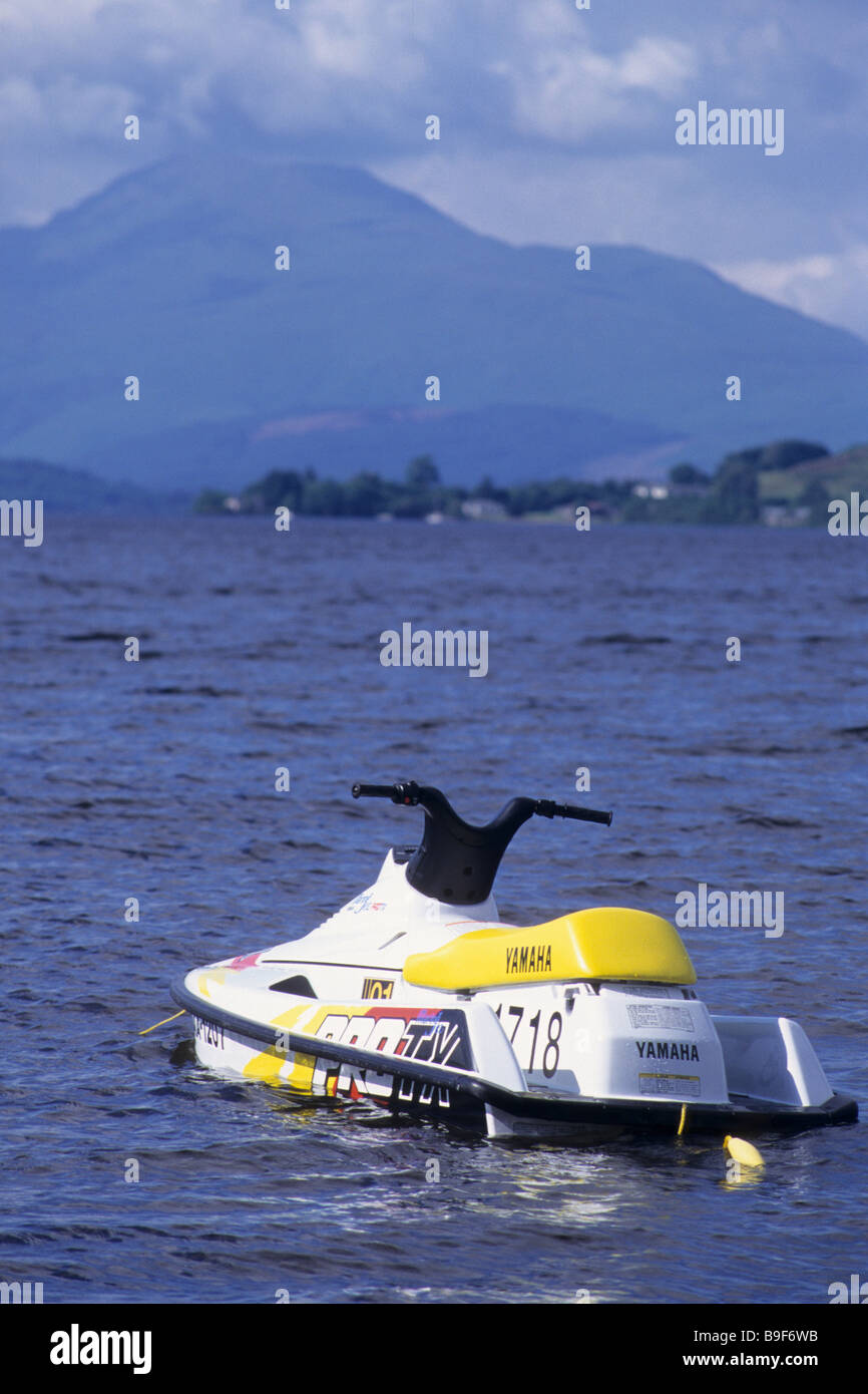 Loch lomond boat speed hi-res stock photography and images - Alamy