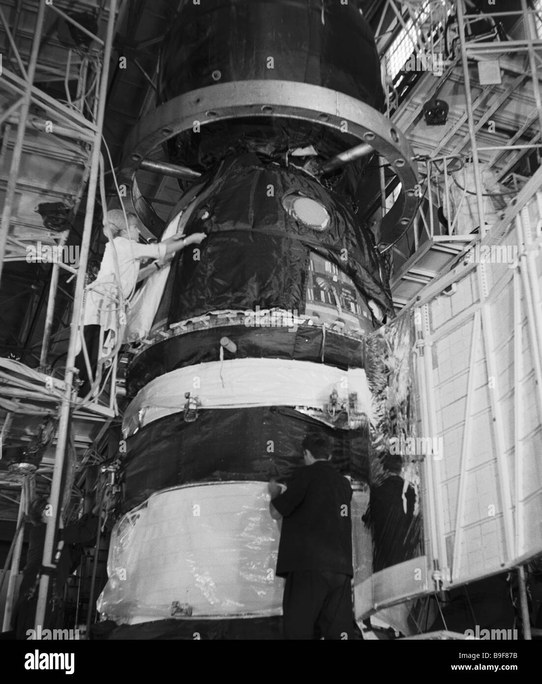 Soyuz 9 spacecraft inside vehicle assembly building Stock Photo - Alamy
