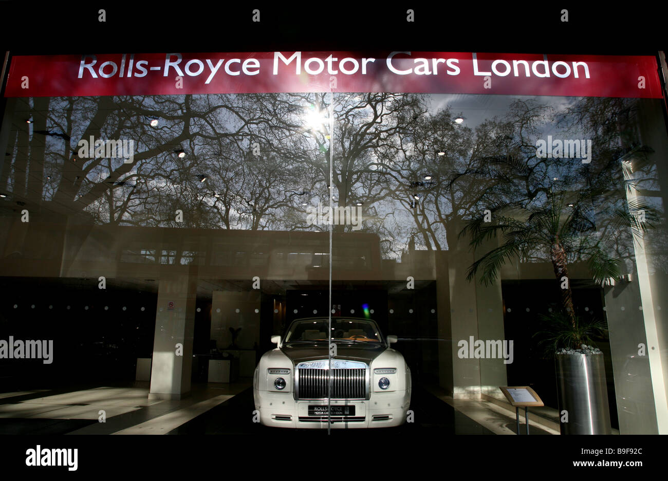 Rolls Royce showroom (Jack Barclay), London Stock Photo - Alamy