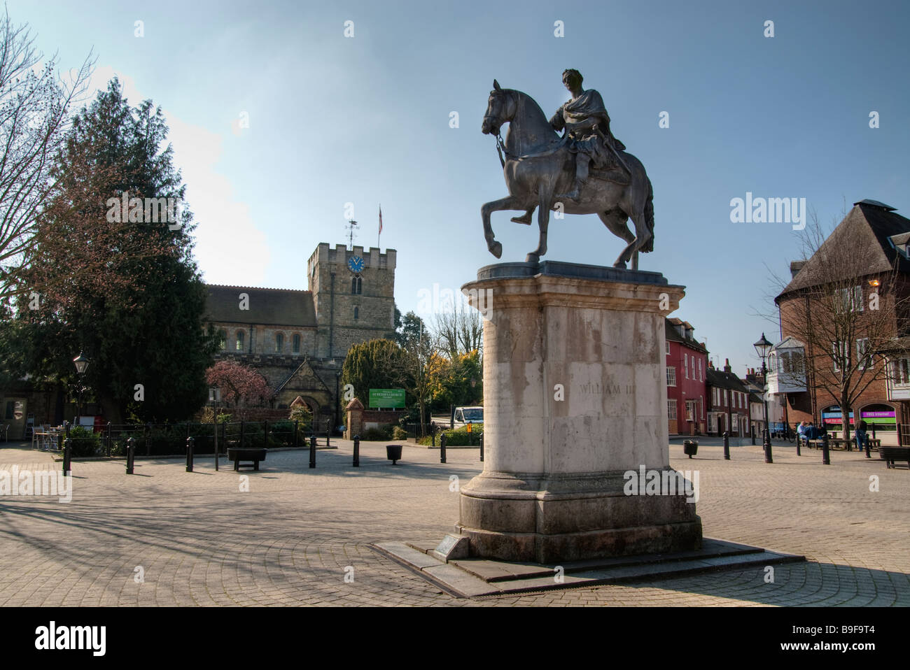 Statue of William 3dr in market square petersfield Stock Photo - Alamy