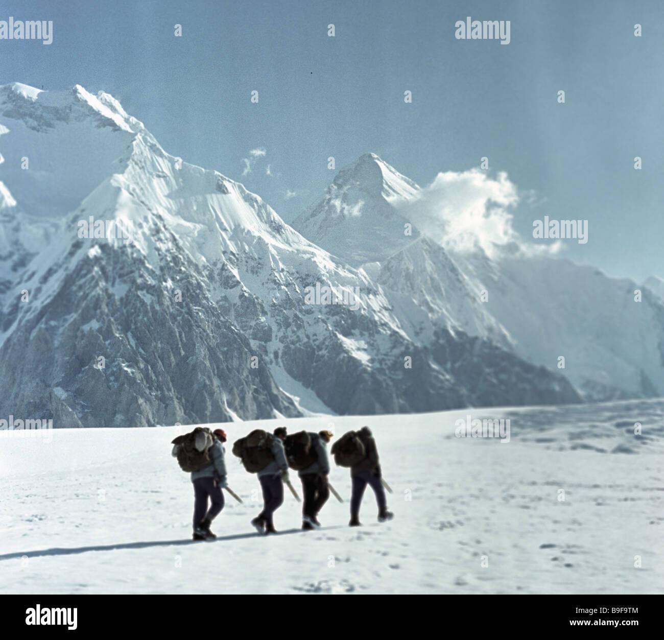 Climb to the peak of Khan Tengri in the mountains of Tien Shan Stock ...