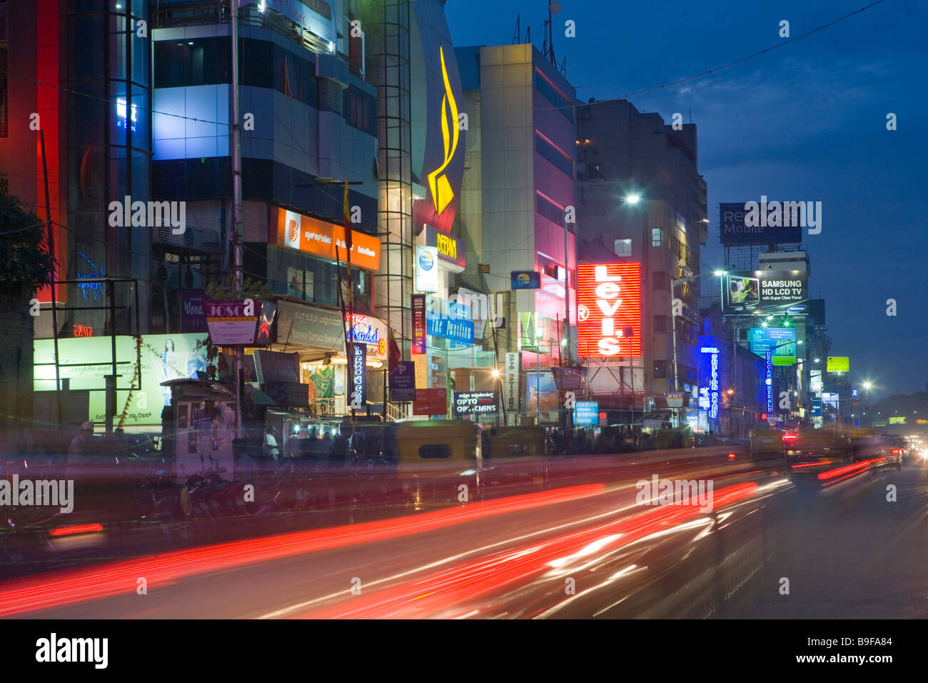 Mg road bangalore hi-res stock photography and images - Alamy
