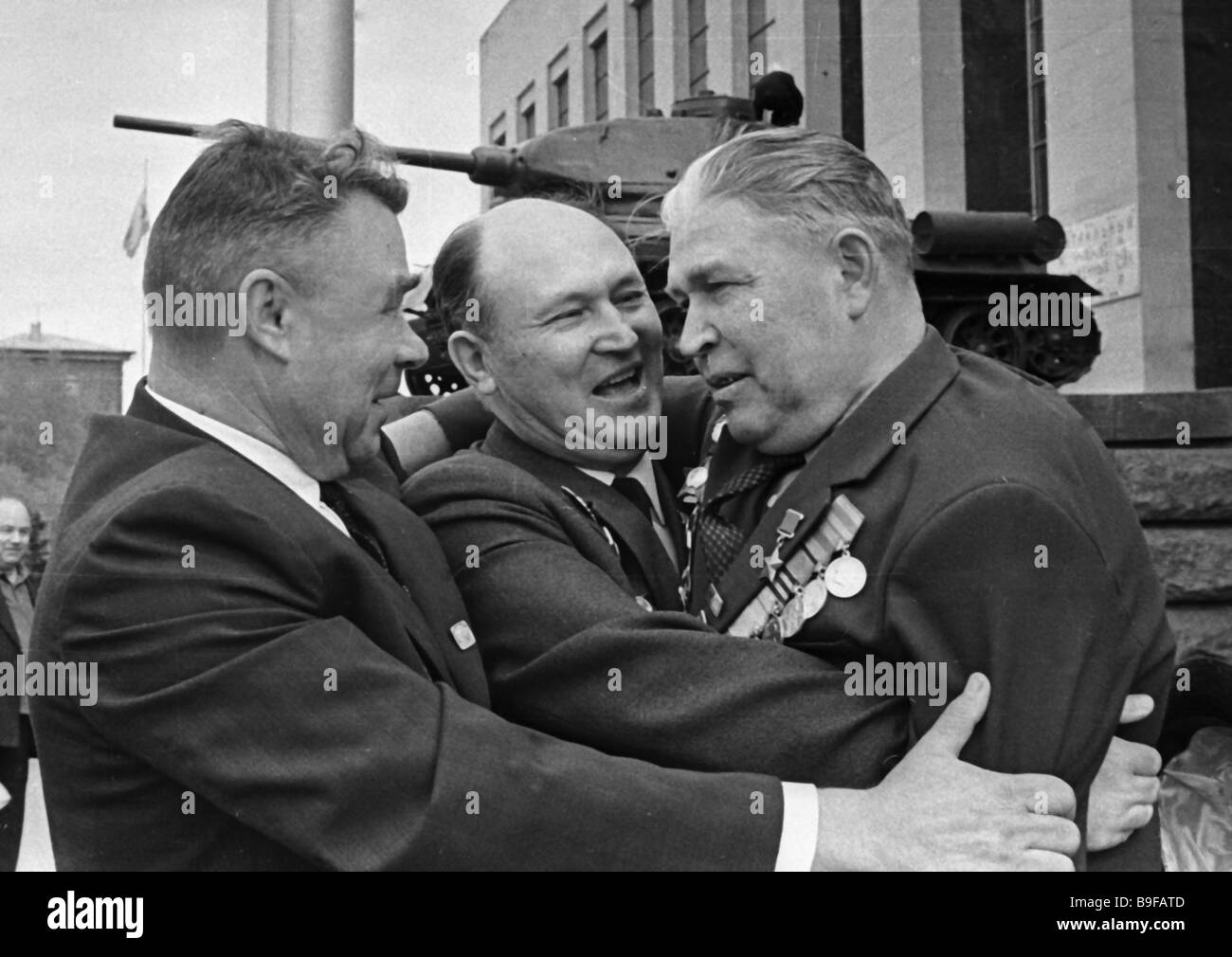 WWII veterans meet Stock Photo - Alamy