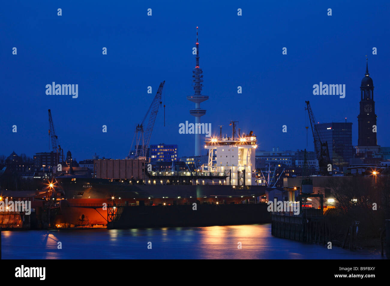 Lit up port at dusk hi-res stock photography and images - Alamy