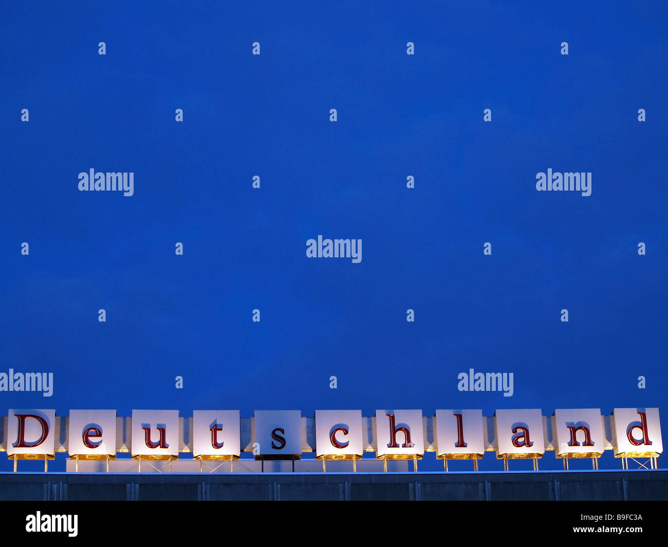 Advertising board hi-res stock photography and images - Alamy