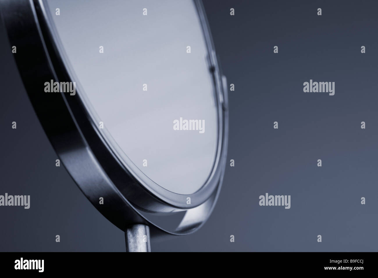 Closing mirrors hi-res stock photography and images - Alamy