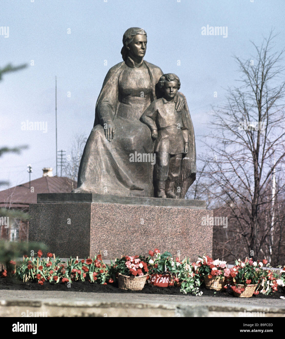Sculpture Maria Ulyanova and her son Volodya Stock Photo - Alamy