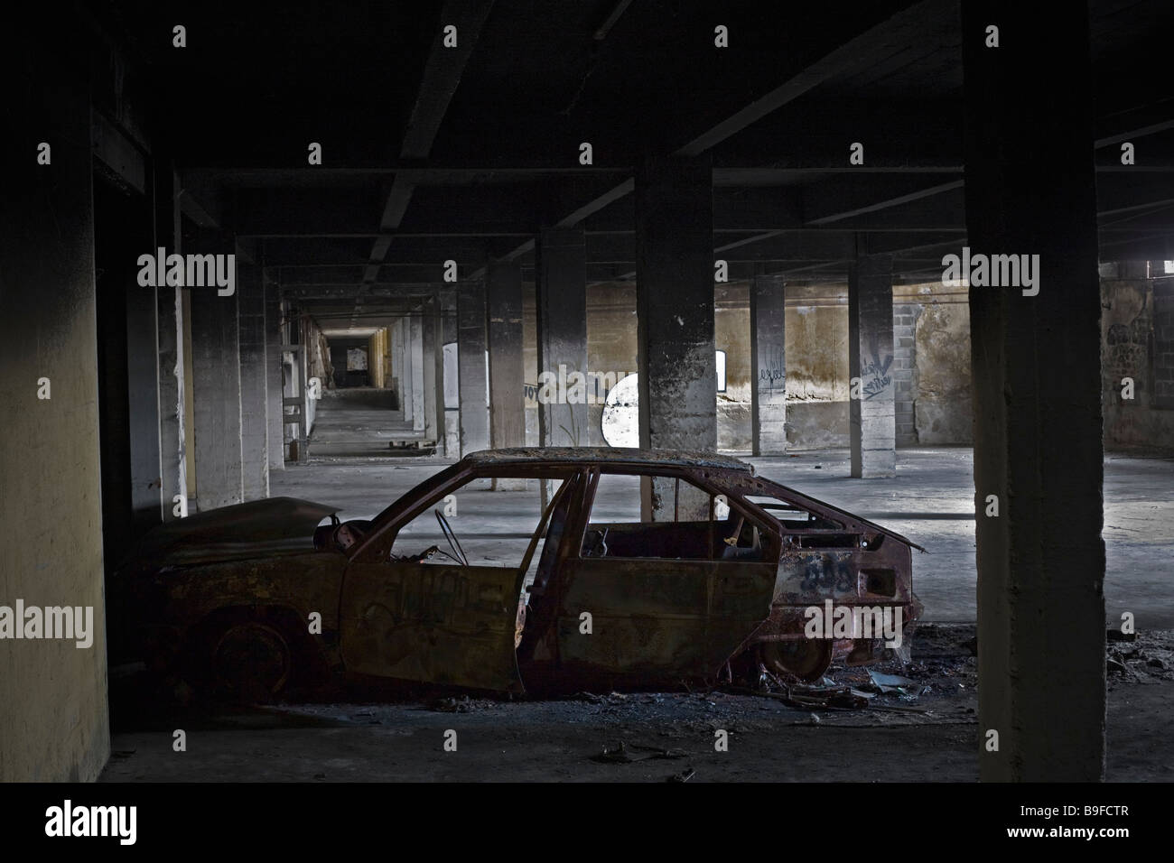 Véhicule abandonné High Resolution Stock Photography and Images - Alamy