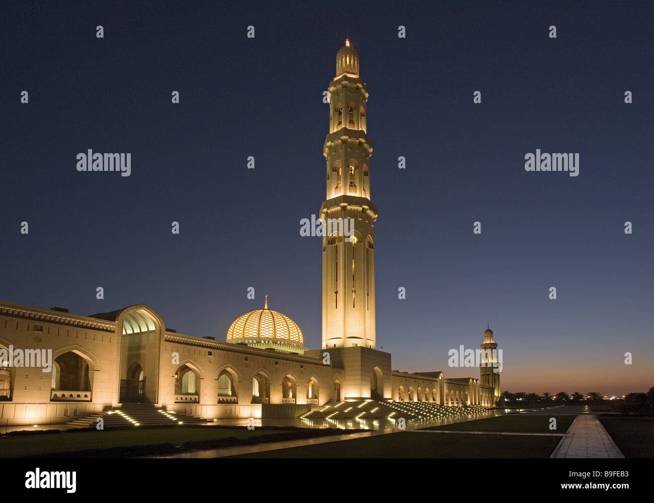 Oman Muscat sultan Kaboos mosque illumination evening sultanate ...
