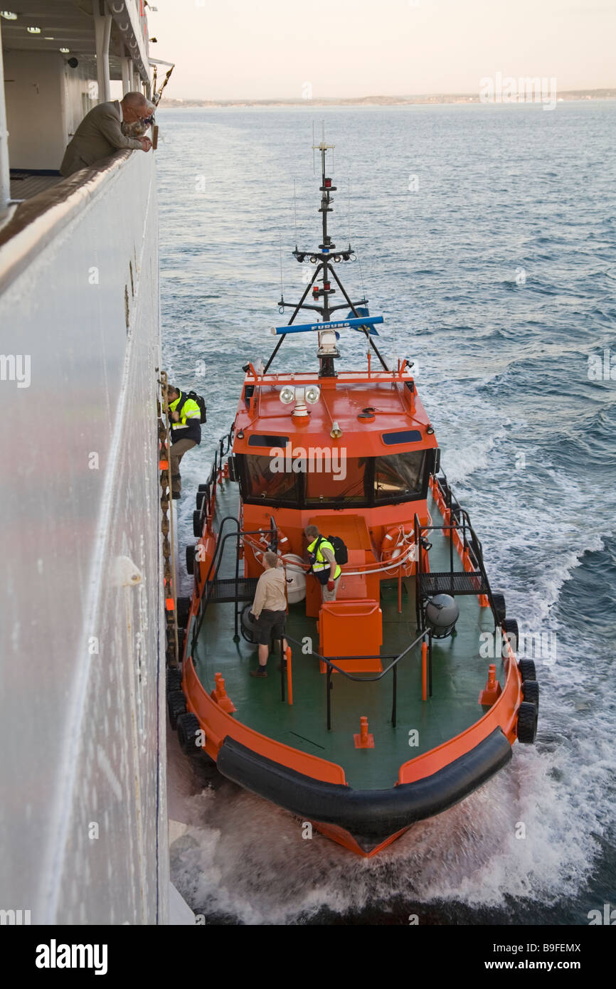 Pilot boarding the ship hi-res stock photography and images - Alamy