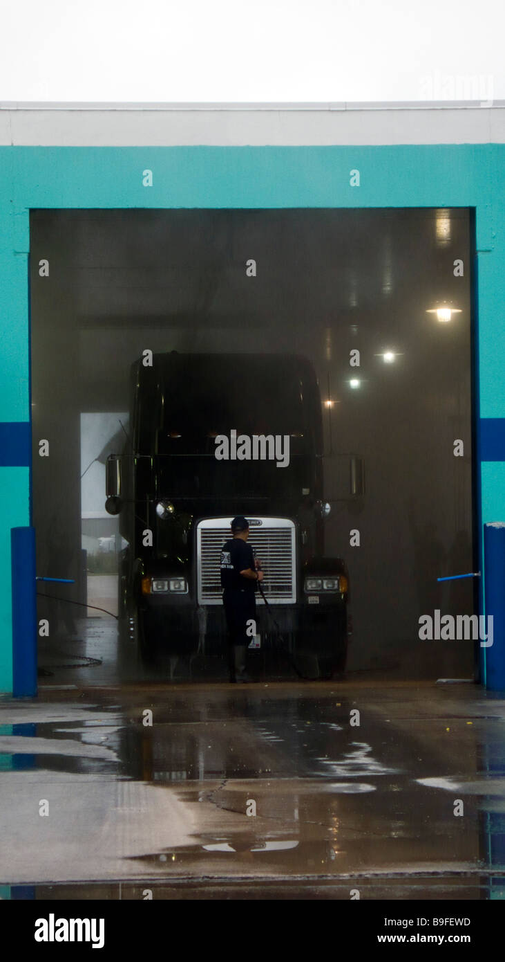 Truck lorry wash hi-res stock photography and images - Alamy