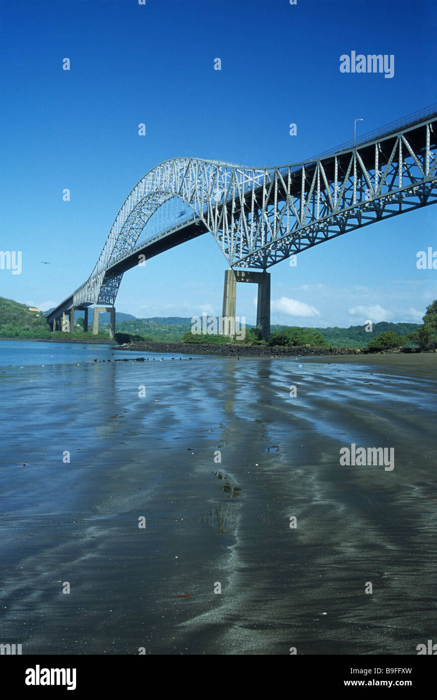 Bridge of the Americas / Puente de las Americas across Panama Canal on ...
