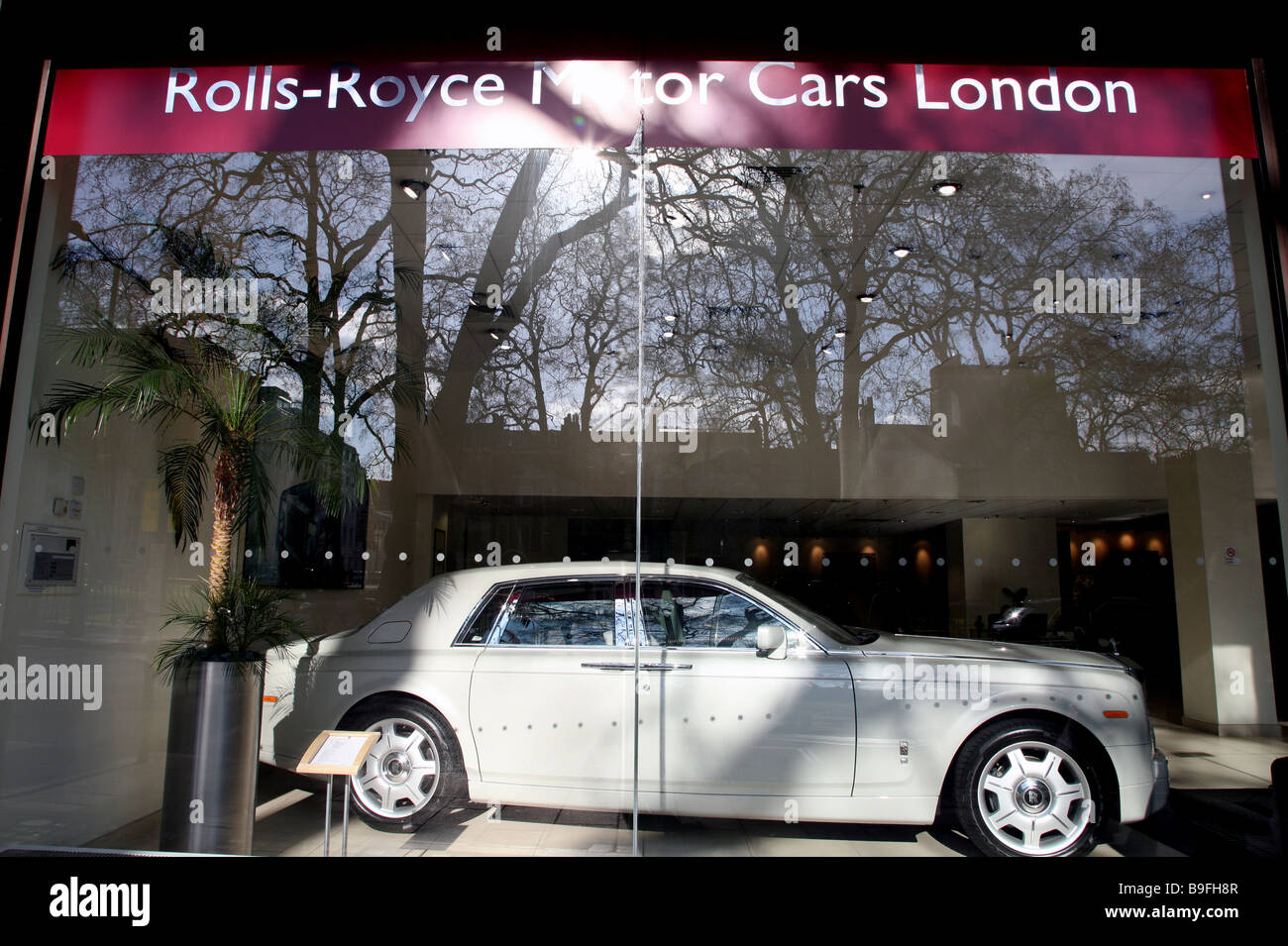 Rolls Royce showroom (Jack Barclay), London Stock Photo - Alamy