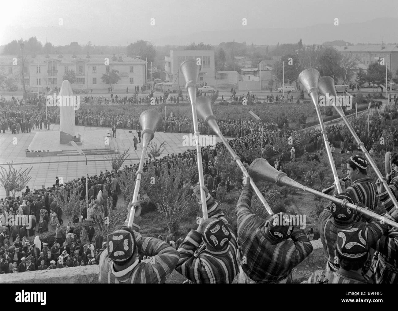 Playing melodies on folk karnai instruments as the monument to the ...