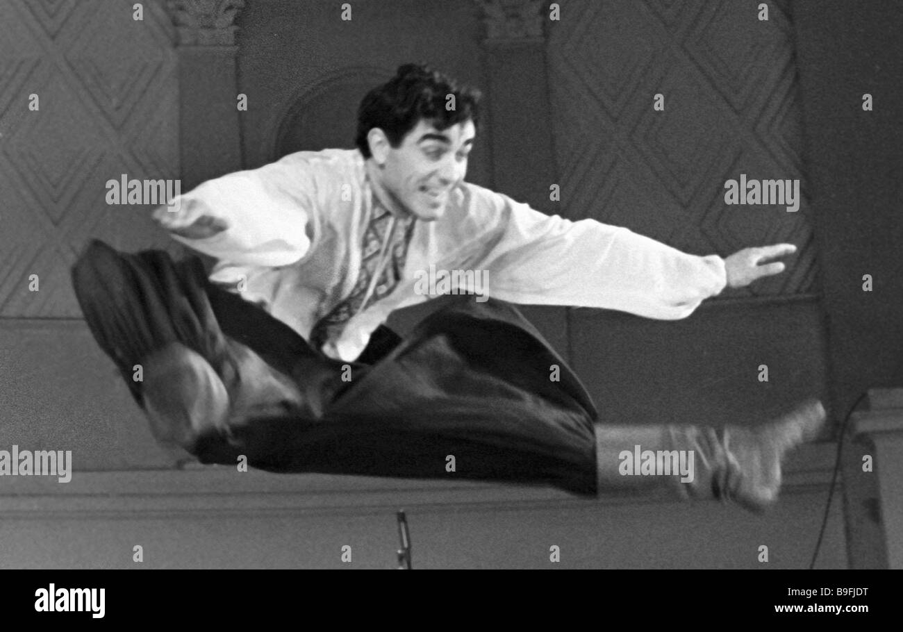 Performing Hopak the Ukrainian folk dance Stock Photo - Alamy