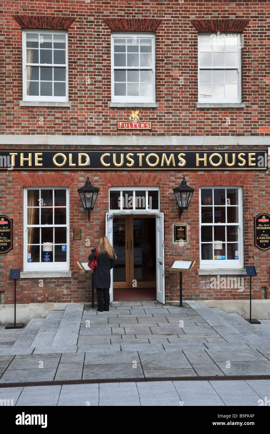 Old customs house gunwharf hi-res stock photography and images - Alamy