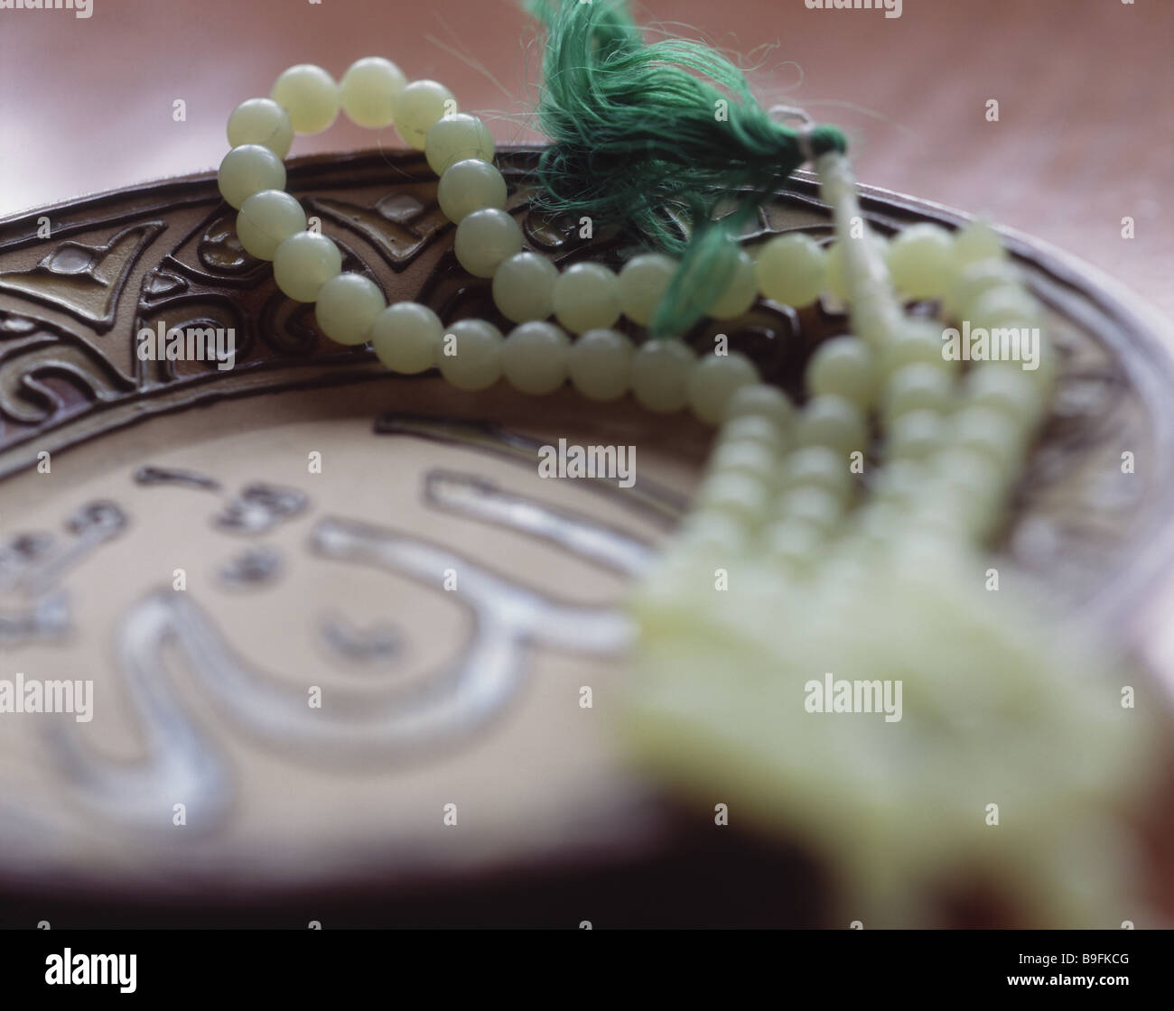Ceramics-plates Arabic calligraphy "Allah" pearl-chain broached ...