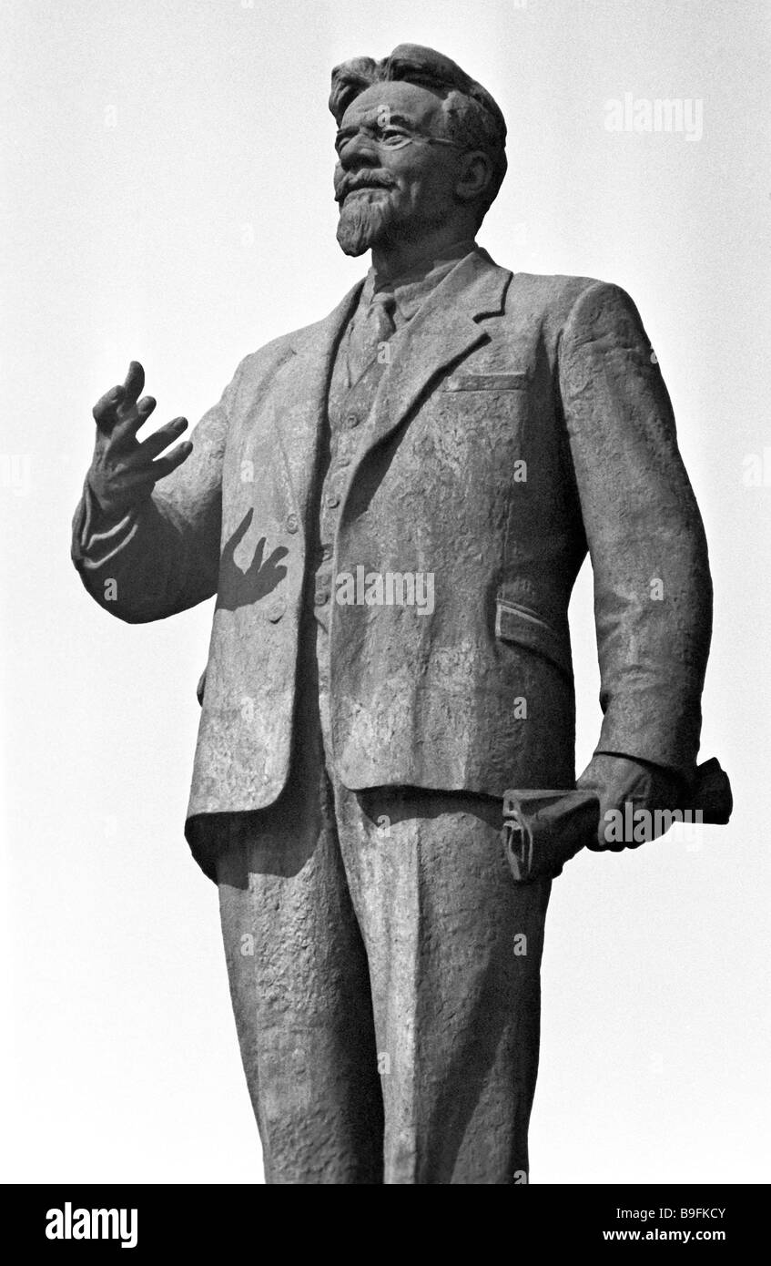 The Mikhail Kalinin monument in Railroad Station Square Kaliningrad ...