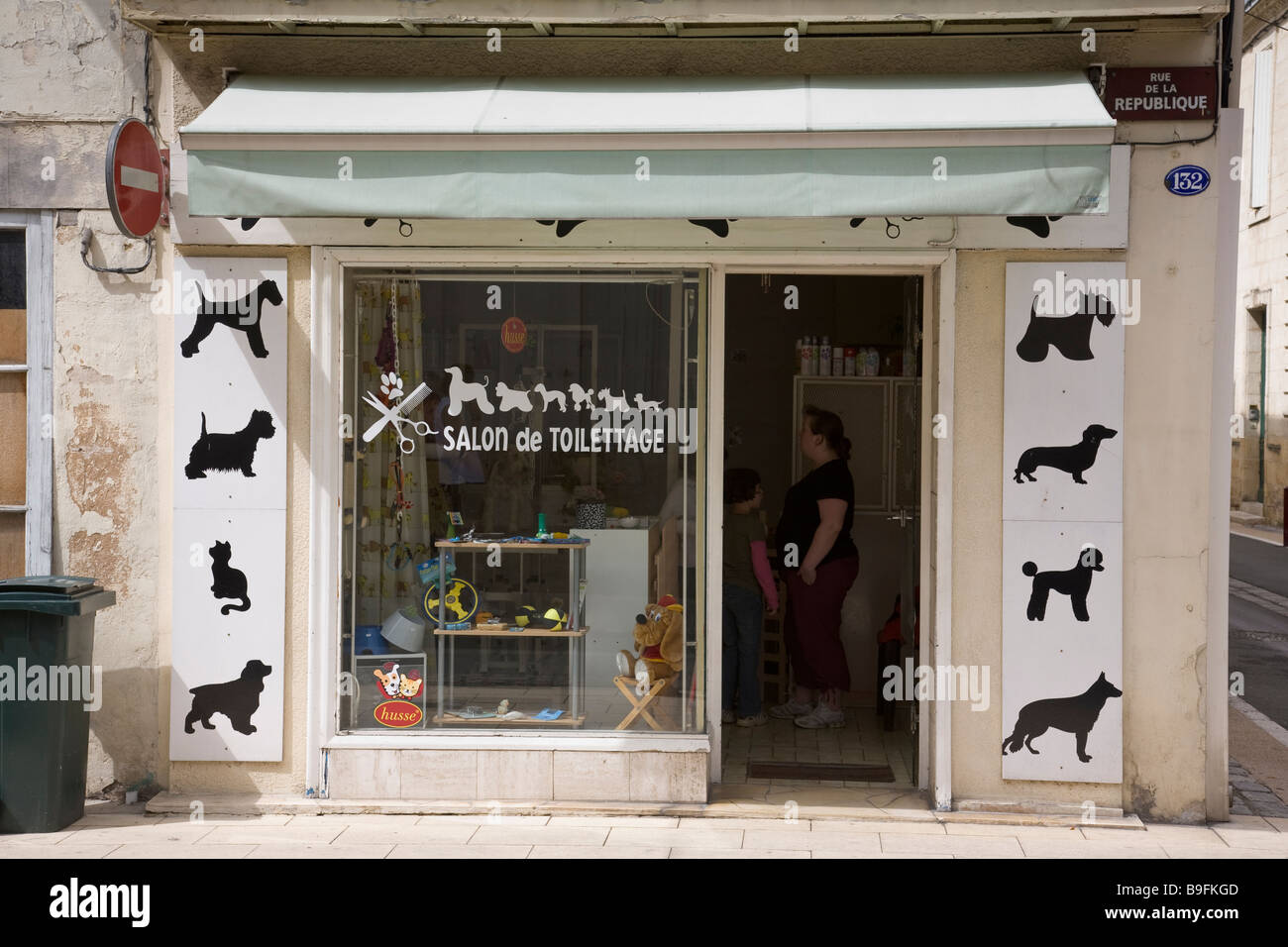Dog parlour hi-res stock photography and images - Alamy