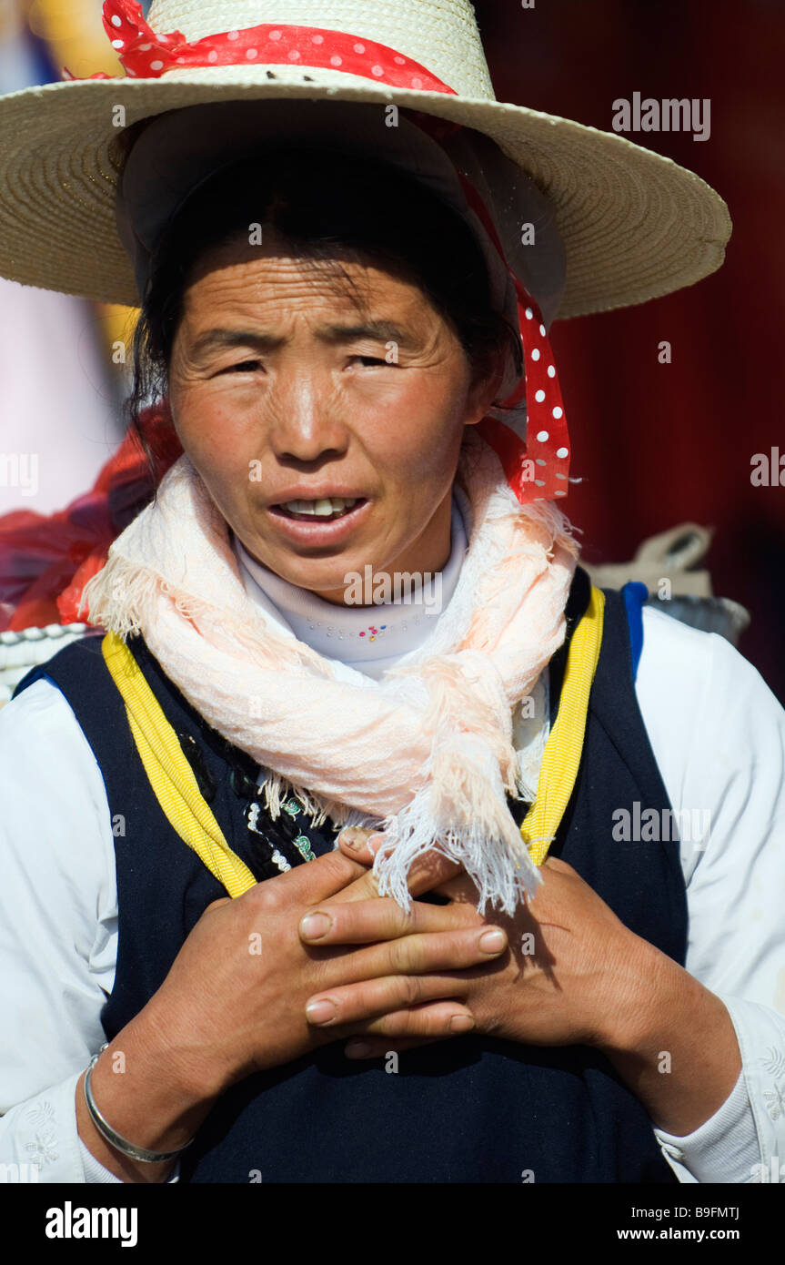 Asia bai china costume dali hi-res stock photography and images - Alamy