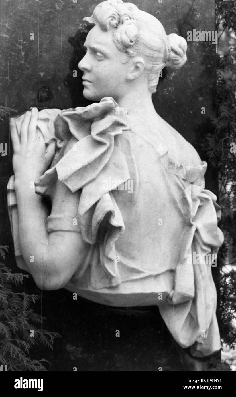 Gravestone of Yekaterina Nemirovich Danchenko by sculptor Ivan Shadr at ...