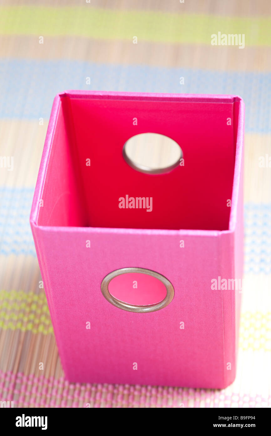 Empty box hi-res stock photography and images - Alamy