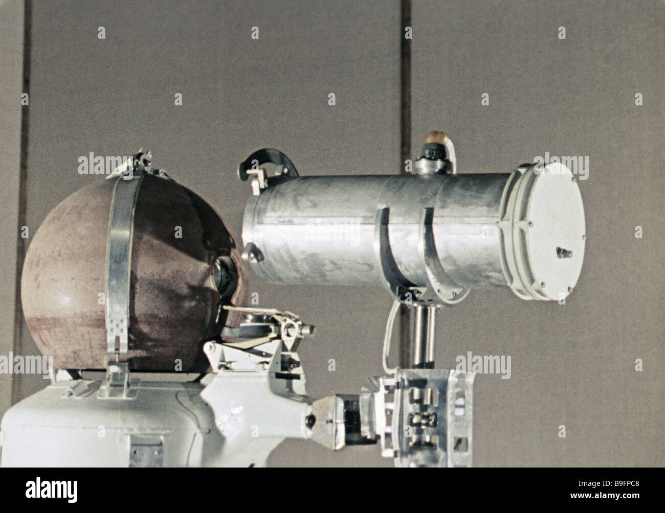 Capsule left and manipulator arm of Luna 16 automatic probe Stock Photo ...
