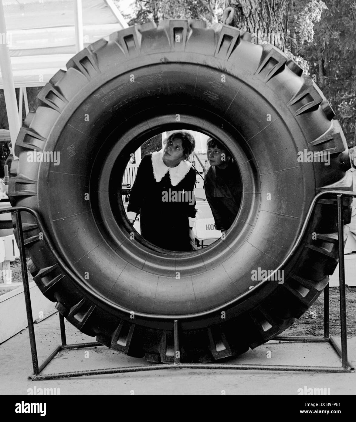 School students looking at tire for heavy duty scrapers Stock Photo - Alamy
