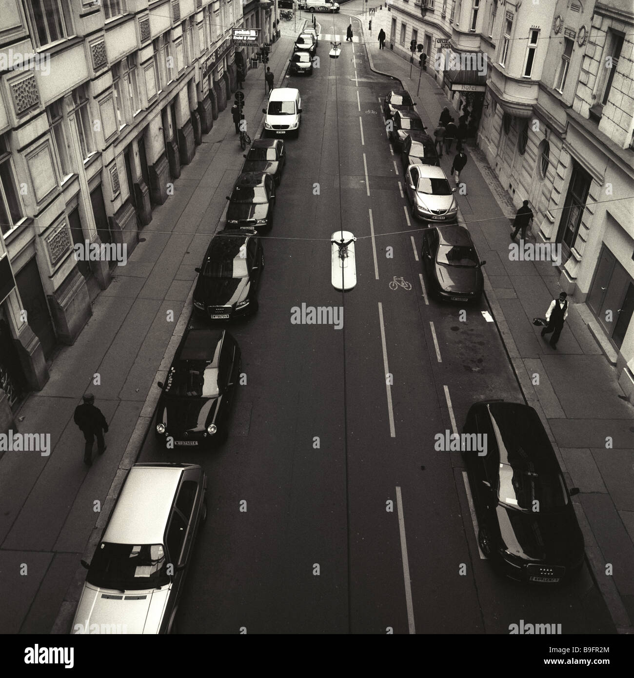 Austria Vienna city view street-scene passers-by overview s/w capital ...