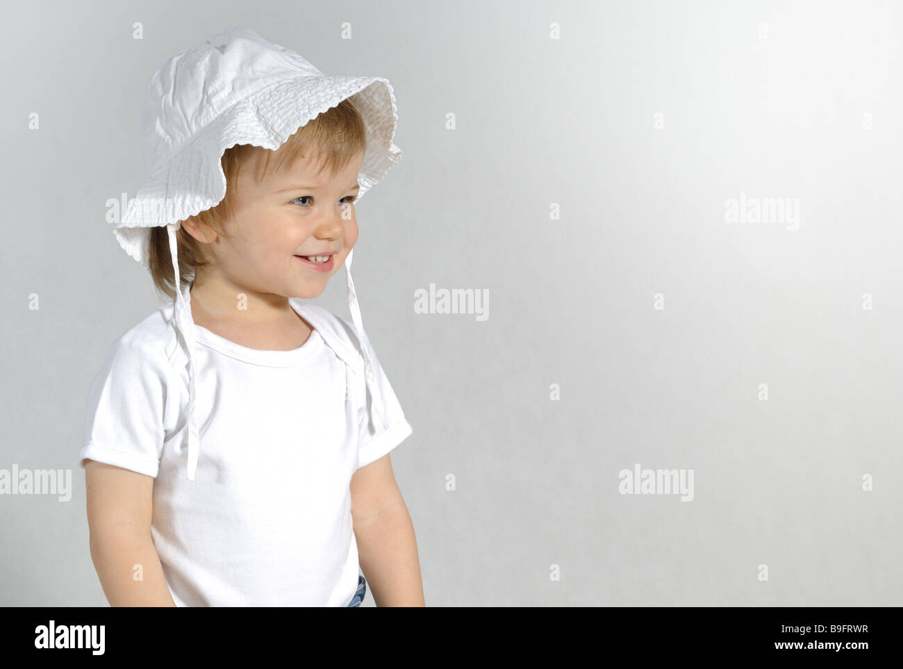 Child with white sun cap Stock Photo - Alamy