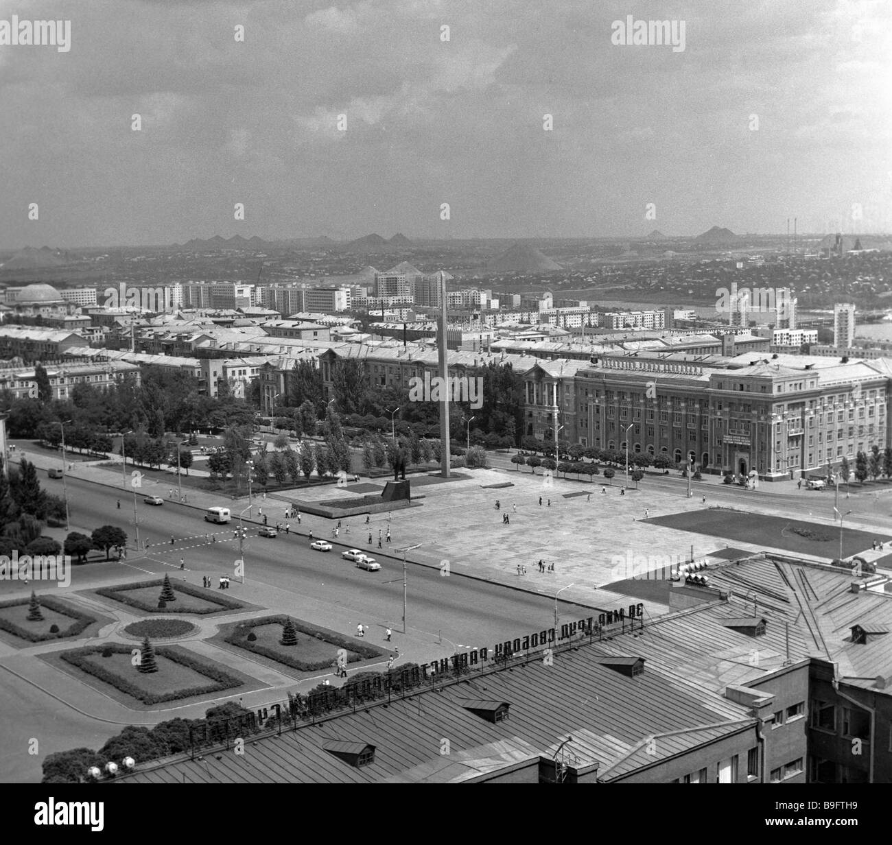 Lenin Square in Donetsk Stock Photo - Alamy